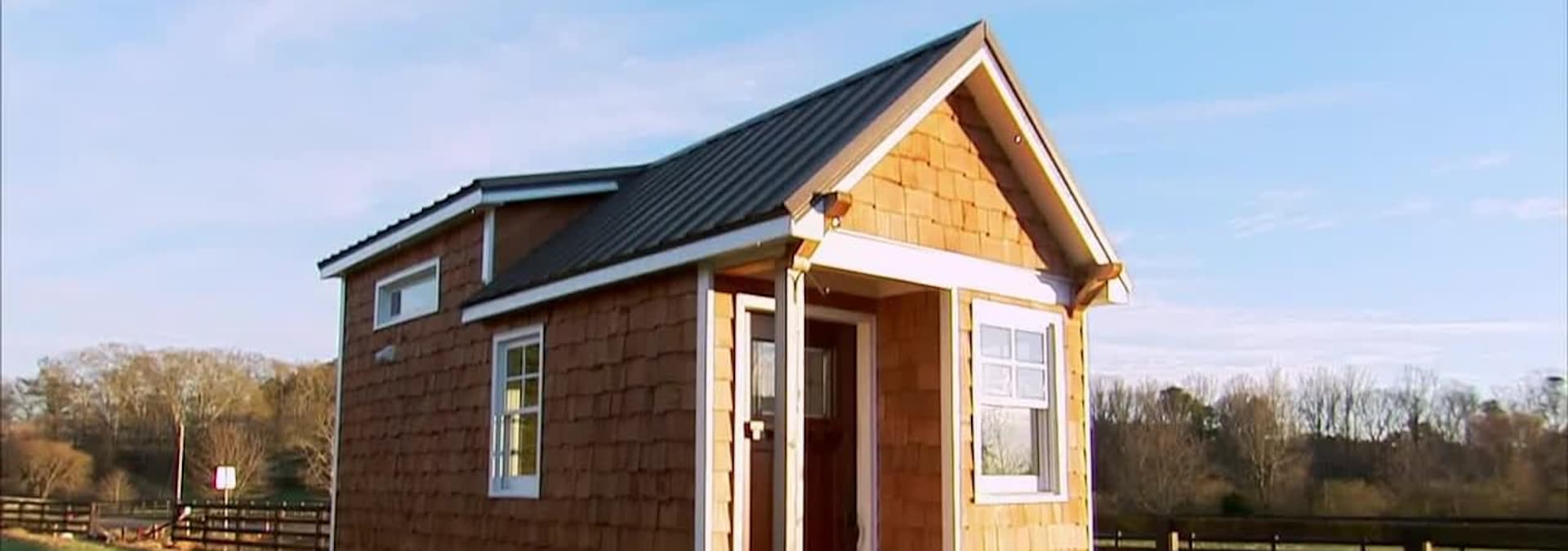 Watch Tiny House Hunters S03:E12 - Backpackers Go Tiny - Free TV Shows ...