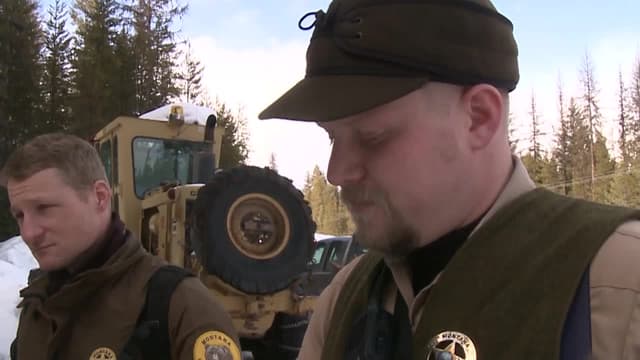 Watch Wardens S02:E04 - Snow Cat - Free TV Shows | Tubi