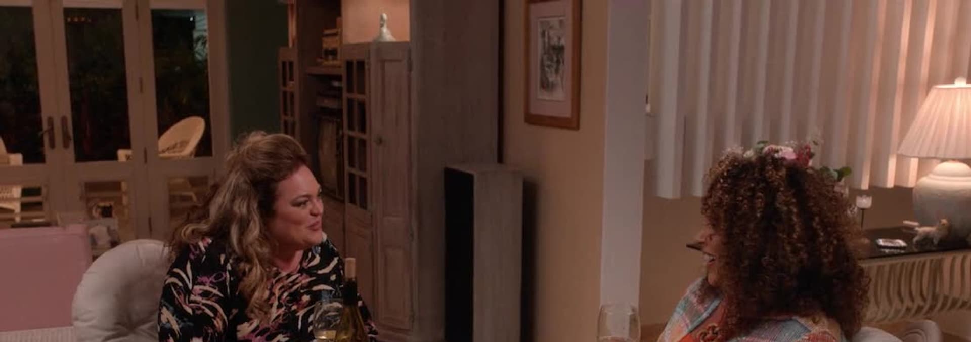 Watch Gordita Chronicles S01:E03 - In America No One Likes a Chicken ...