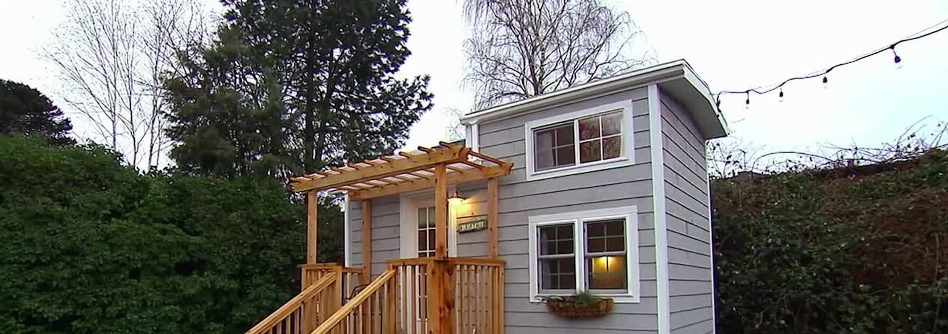 Watch Tiny House Hunters S04:E27 - Going Tiny in Two Cities - Free TV ...