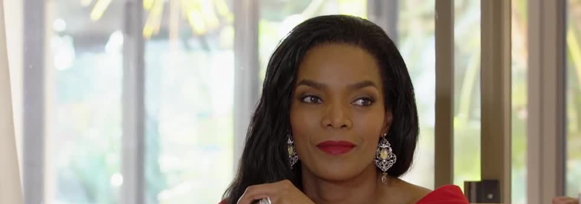 Watch The Queen S01:E32 - Broken - Free TV Shows | Tubi