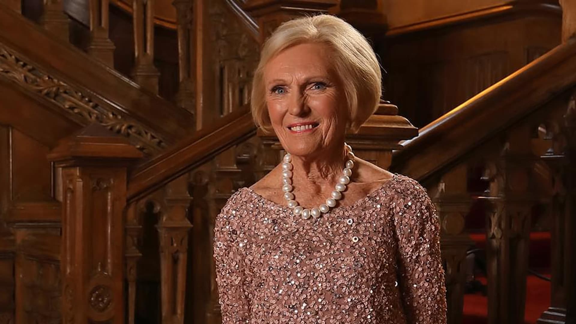 Watch Mary Berry's Country House Secrets S01:E01 - Highclere Castle ...