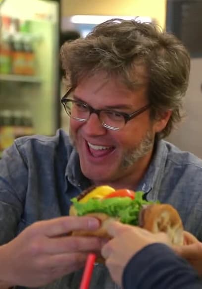Watch Burger Land S01:E03 - Hollywood Hamburgers - Free TV Shows | Tubi