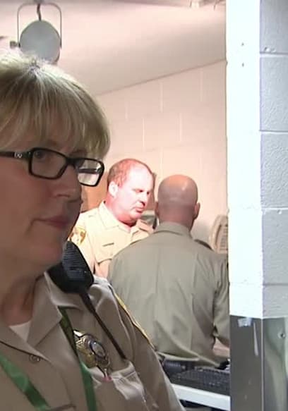 Watch Jail S04:E17 - Fight Night - Free TV Shows | Tubi