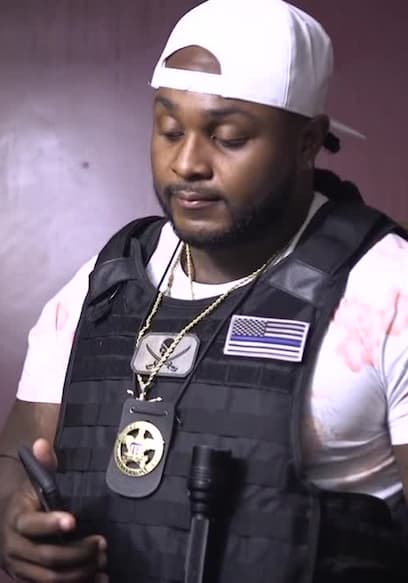 Watch Bounty Tank S01:E03 - Still Looking - Free TV Shows | Tubi