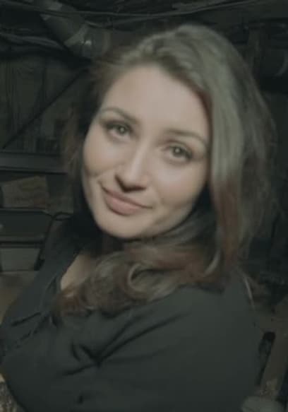 Watch Ghost Vlogs S01:E04 - Leslie Family Tree - Free TV Shows | Tubi