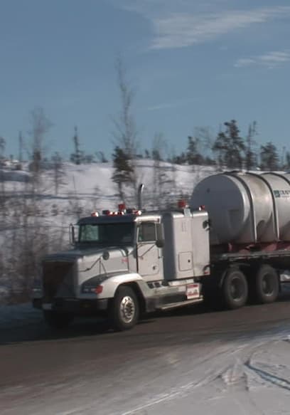 Watch Ice Road Truckers S01:E08 - Into the Whiteout - Free TV Shows | Tubi