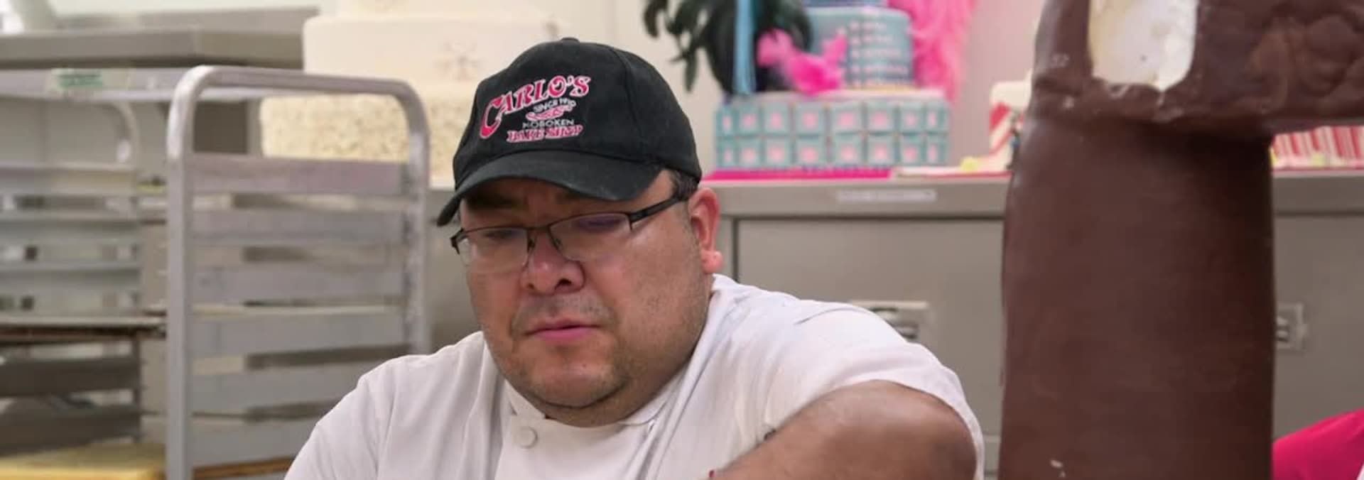 Watch Cake Boss S14:E17 - Pinata Party and Gender Reveal - Free TV Shows | Tubi