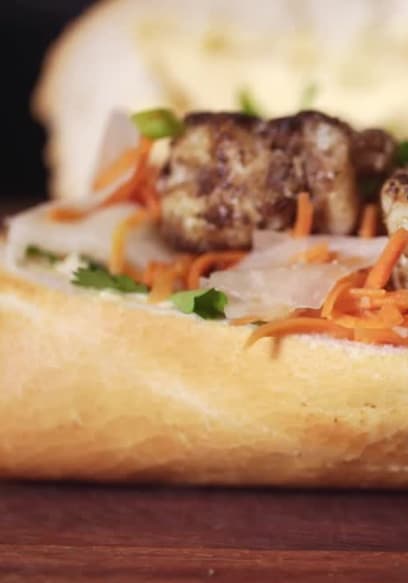 Watch Best Places to Pig Out S01:E09 - Po' Boys and - Free TV Shows | Tubi