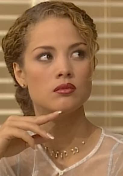 Watch Mujer Secreta S01:E32 - Capítulo 32 - Free TV Shows | Tubi