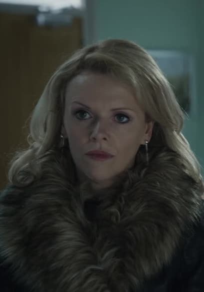 Watch Red Rock S02:E33 - Episode 33 - Free TV Shows | Tubi