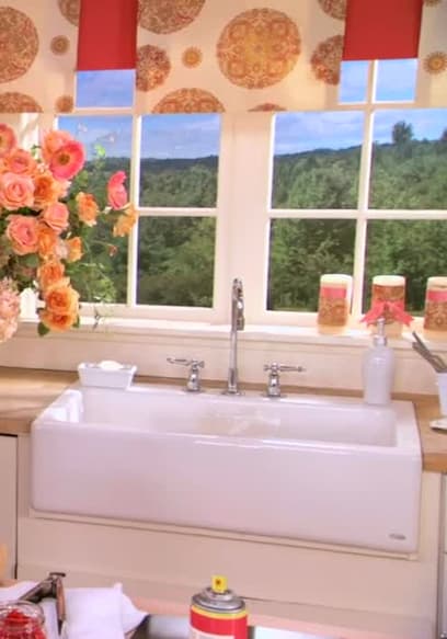 Watch Semi-Homemade Cooking With Sandra Lee S08:E08 - Free TV Shows | Tubi