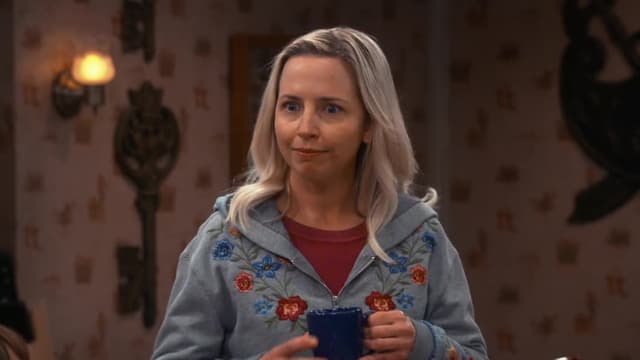 Watch The Conners S05:E19 - Text Thread and the Marital Bed - Free TV ...
