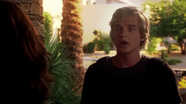 Watch Hidden Palms S01:E01 - Pilot - Free TV Shows | Tubi